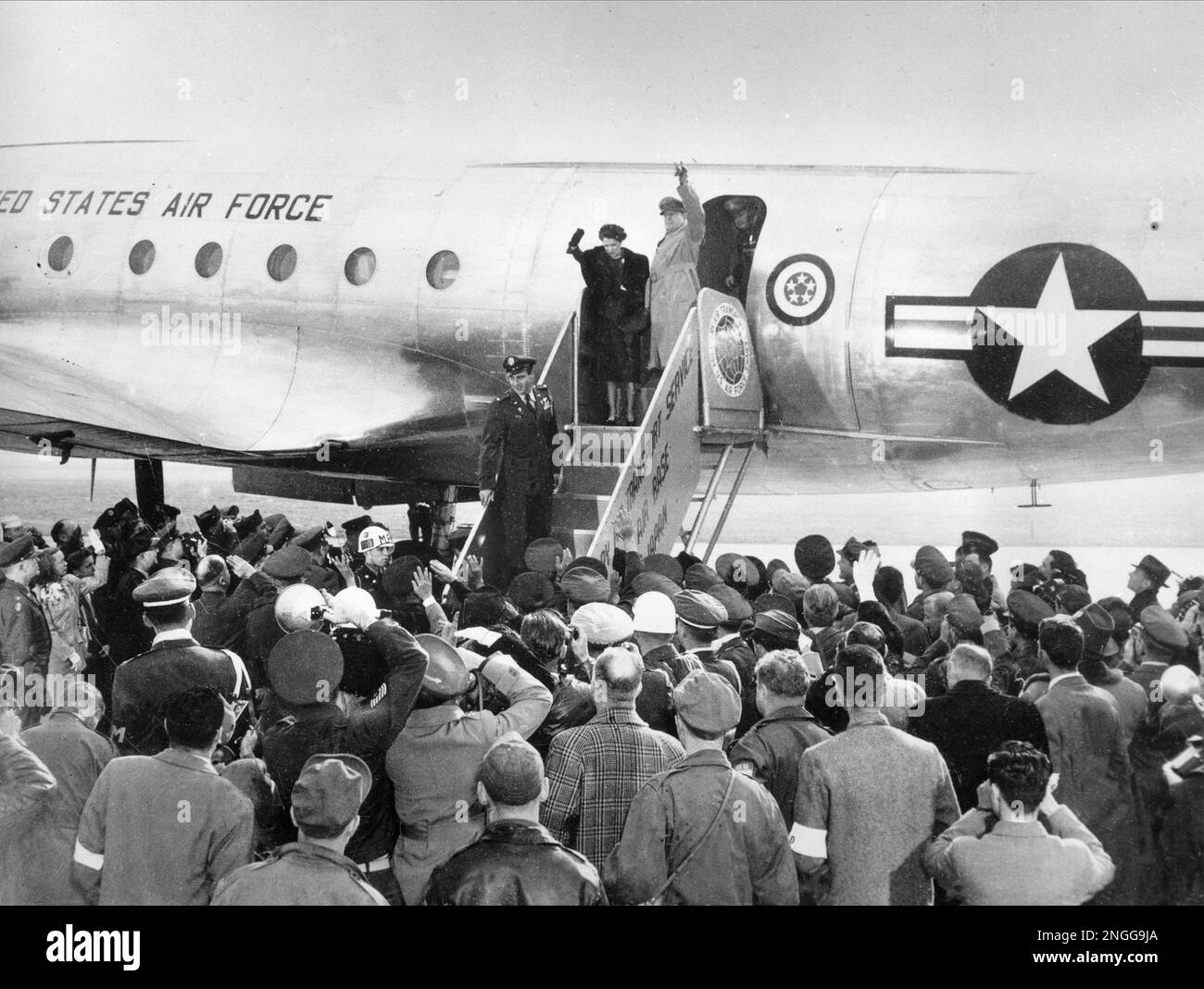 Gen. Douglas MacArthur and his wife, Jean, stand in the door of the ...