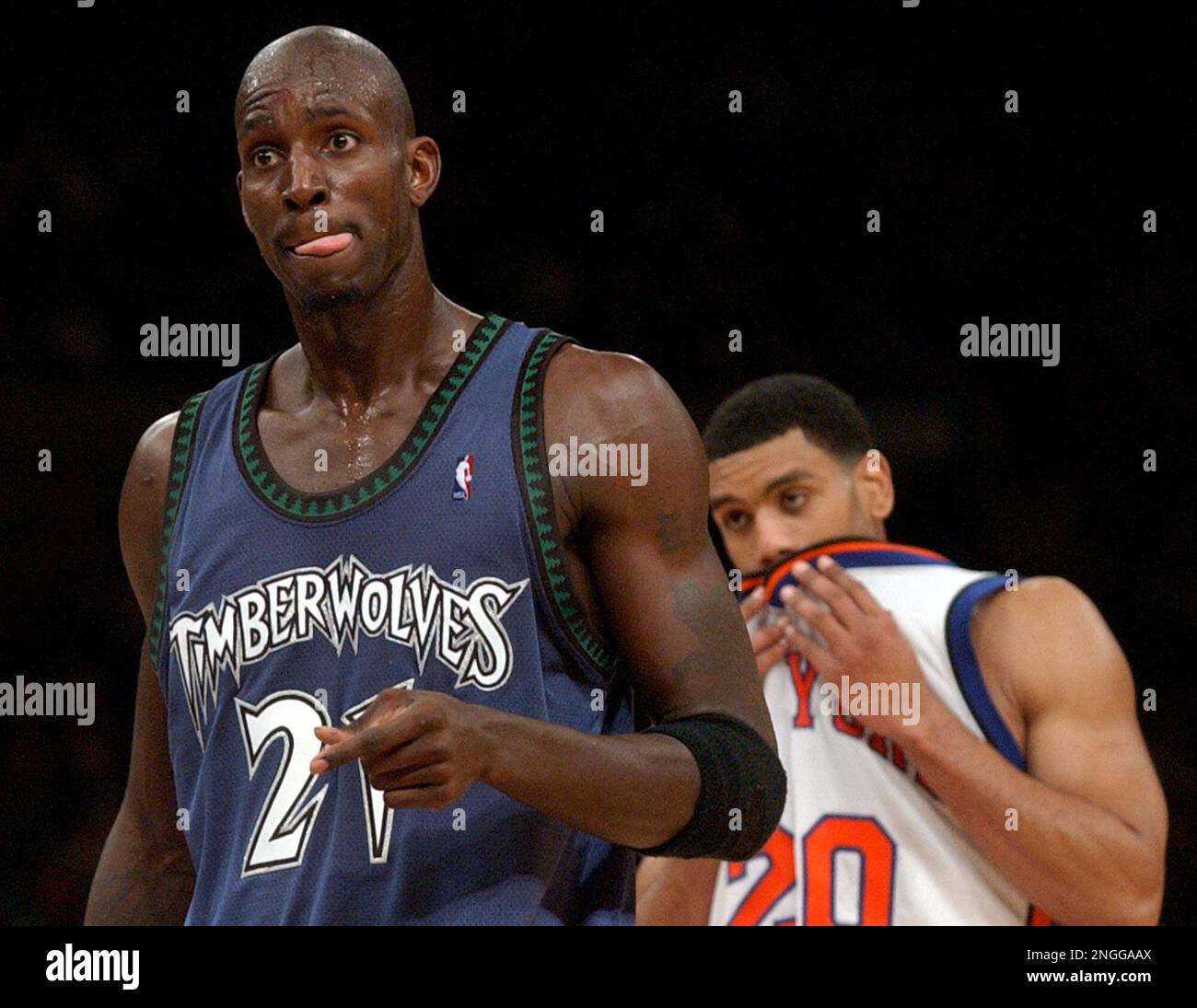 Minnesota Timberwolves' Kevin Garnett, left, and New York Knicks' Allan ...