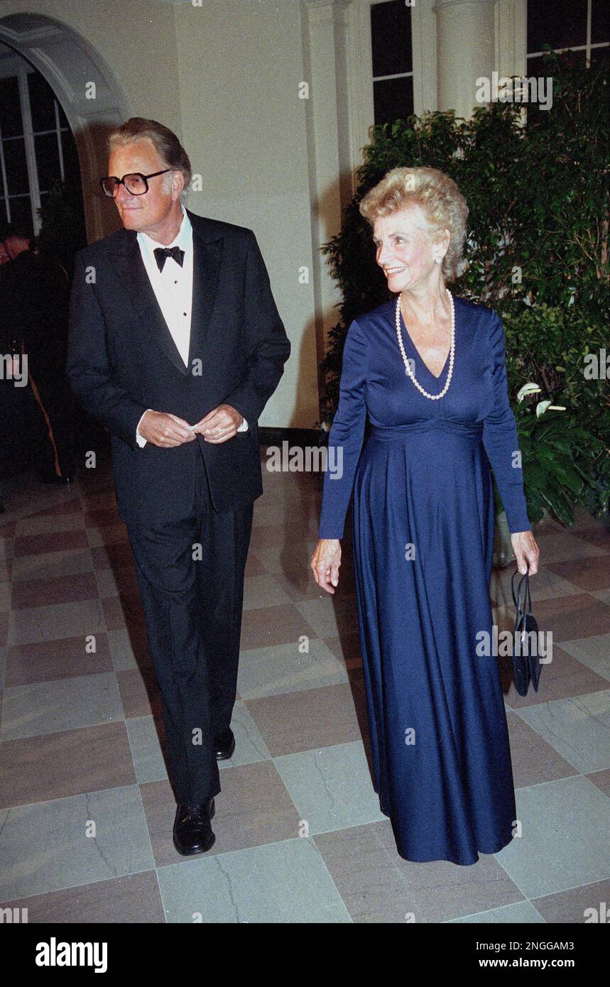 Rev. Billy Graham and his wife Ruth arrive for a State dinner at the ...