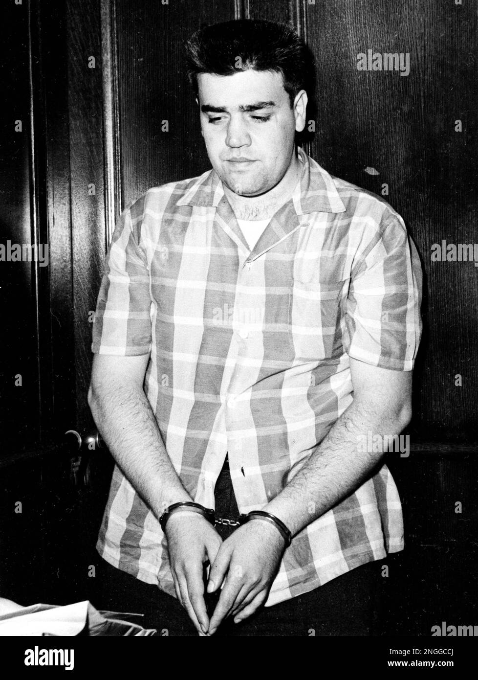 Vincent L. Gigante is handcuffed as he arrives at Federal Courthouse in ...