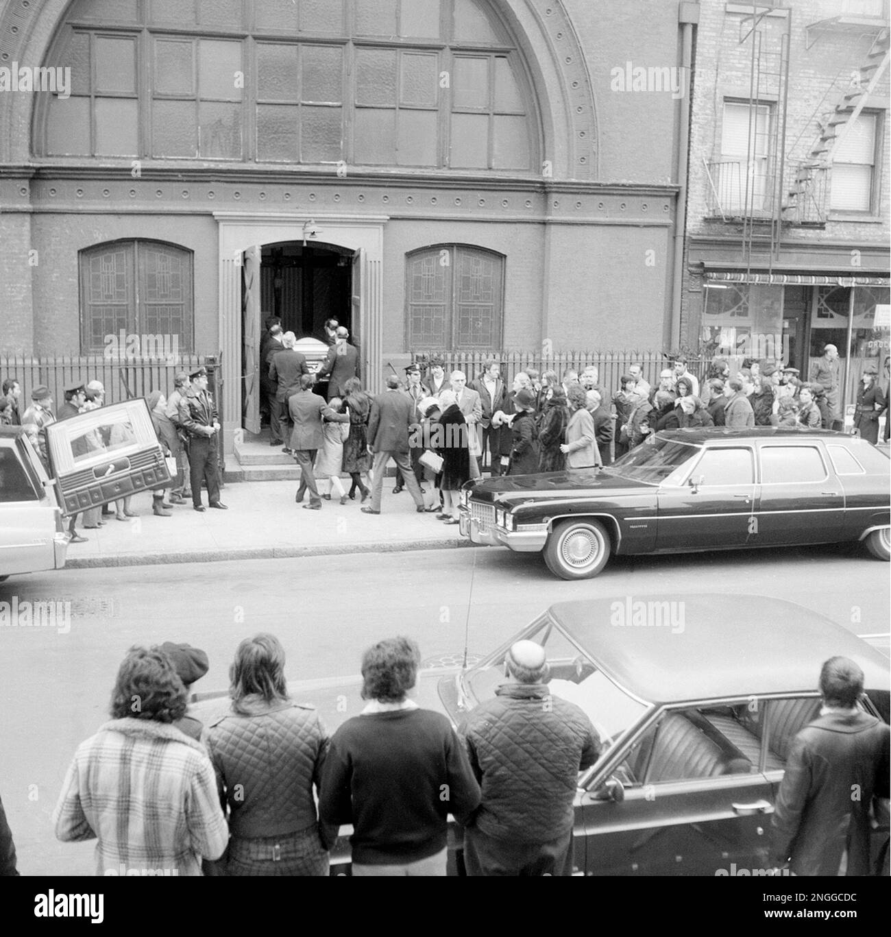 The casket of slain underworld leader Joey Gallo arrives at St. Charles ...