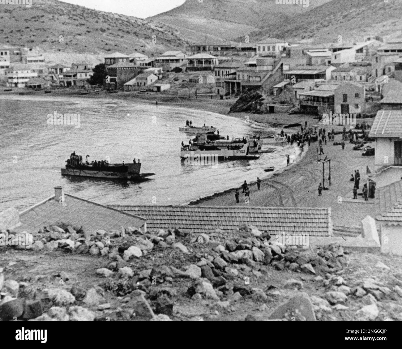 U.S. Marines in an amphibious landing craft approach a shore near Oran ...