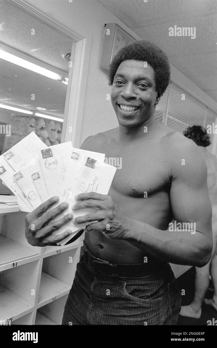 Dallas Cowboys wide receiver Bob Hayes shows some of the mail he ...