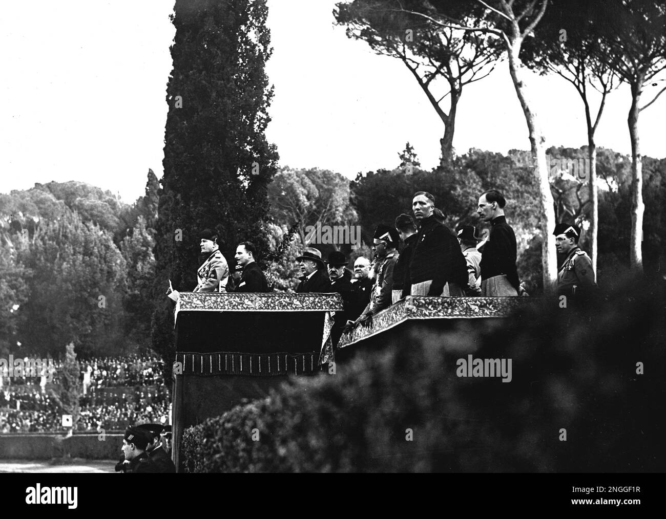 Italian Prime Minister Benito Mussolini, left, and British fascist ...