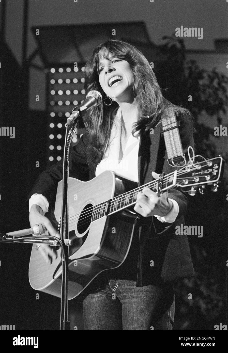Patti Davis performs during taping of the "Toni Tennille Show" at a ...