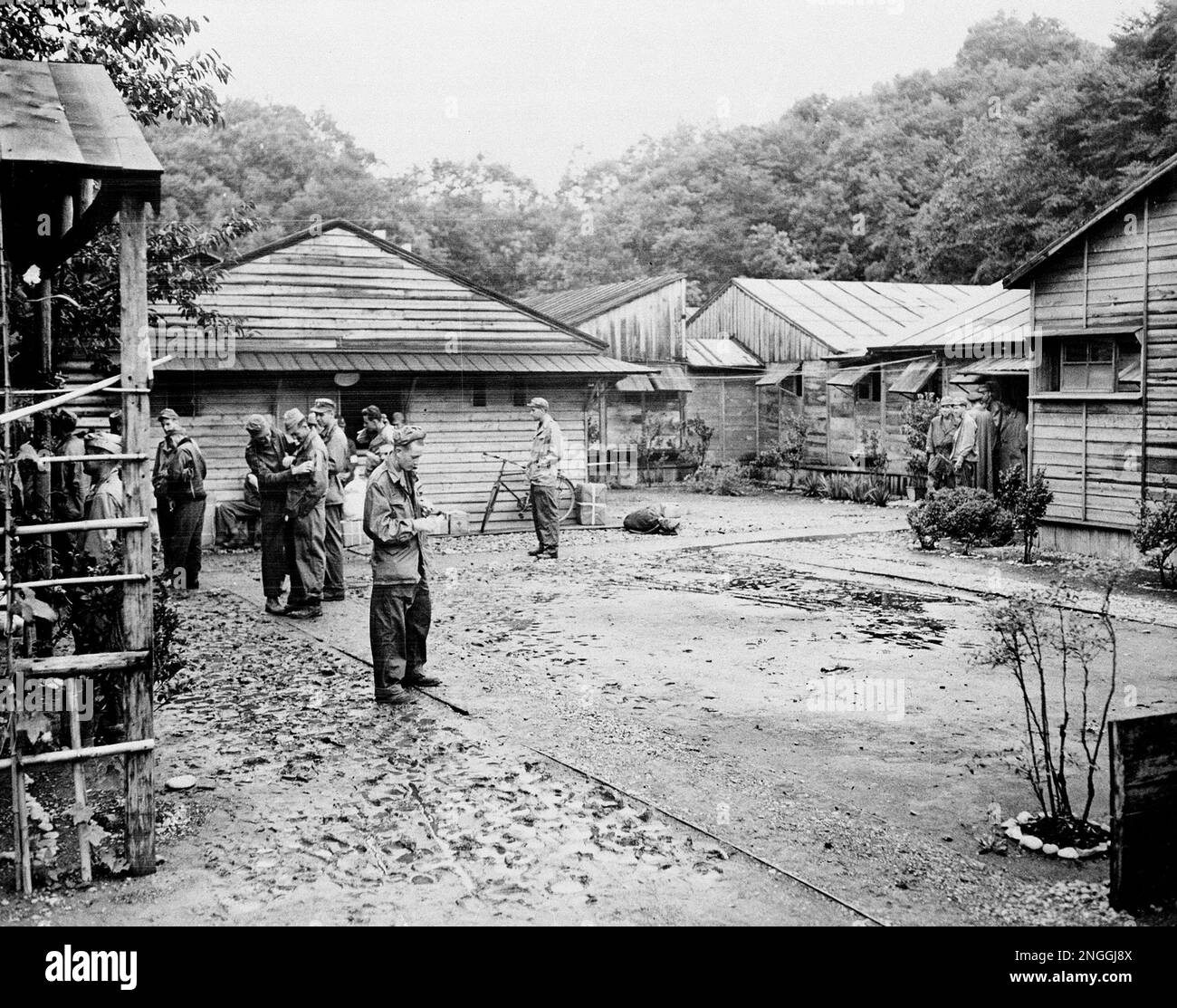 American soldiers are shown at Ofuna prison camp, 16 miles from ...