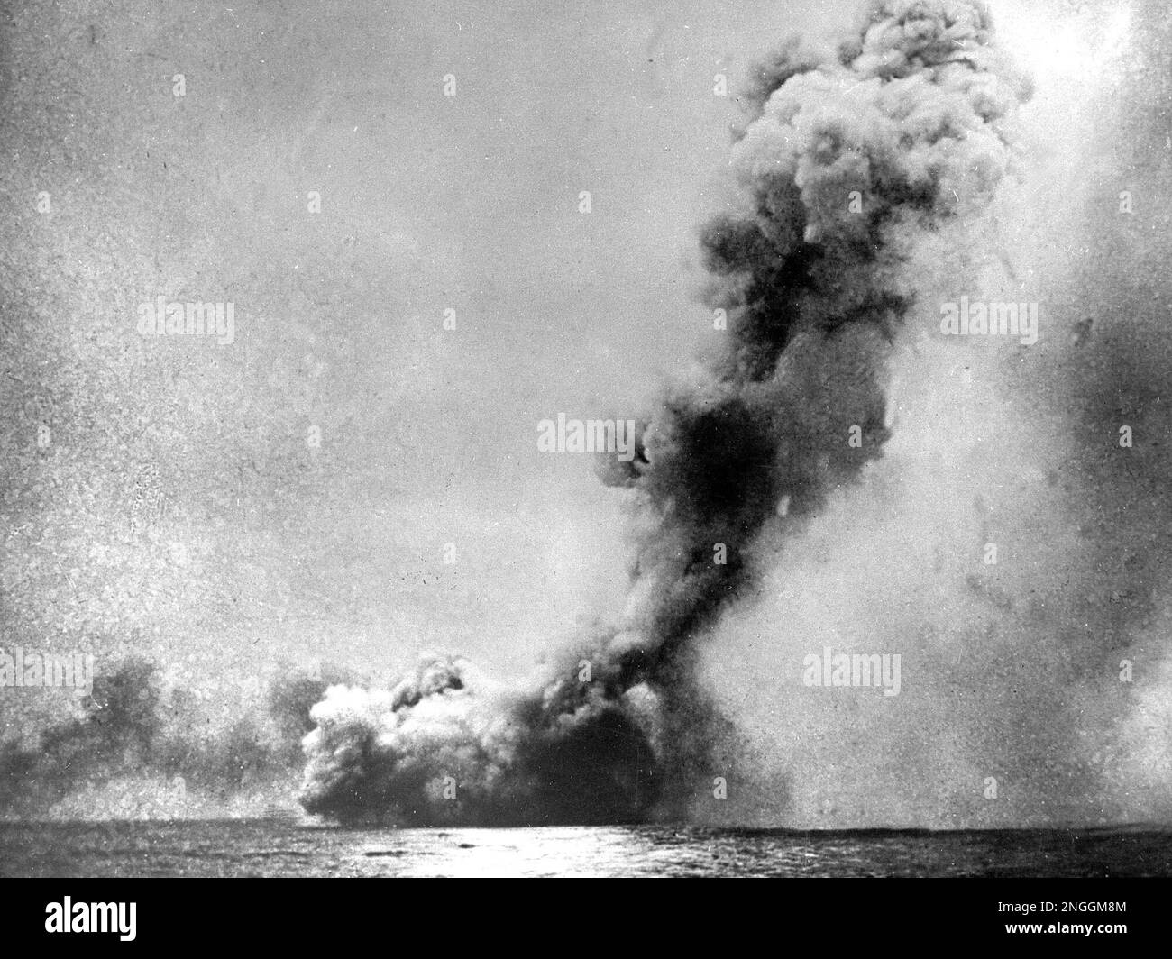 Battle of Jutland - British Battle cruiser "Queen Mary" exploding after ...
