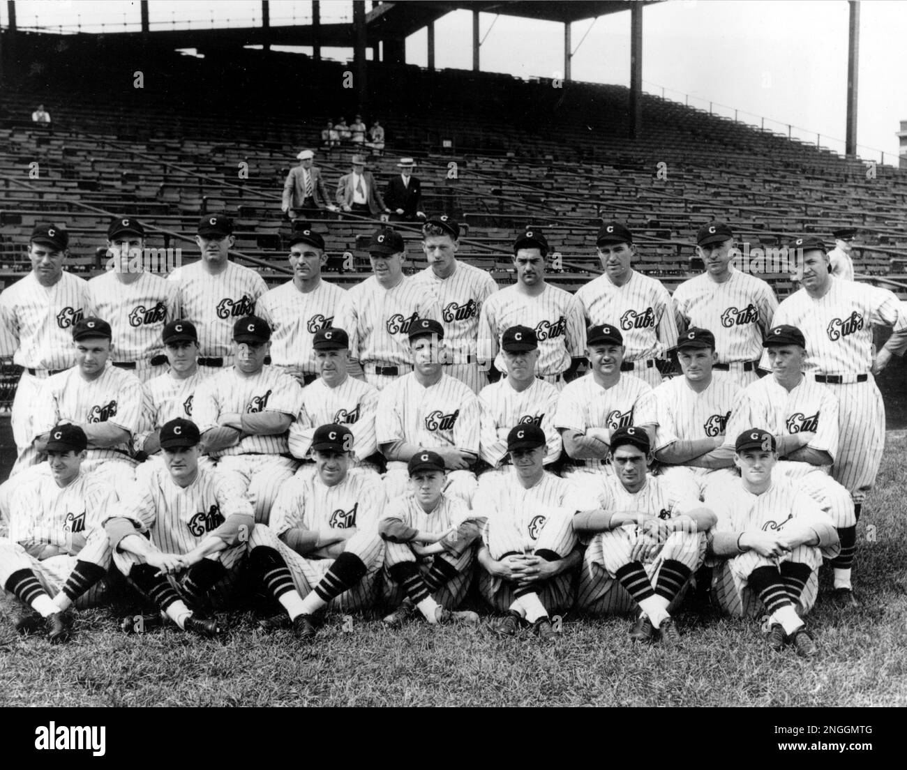 The Chicago Cubs pose before playing the St. Louis Cardinals at Wrigley ...
