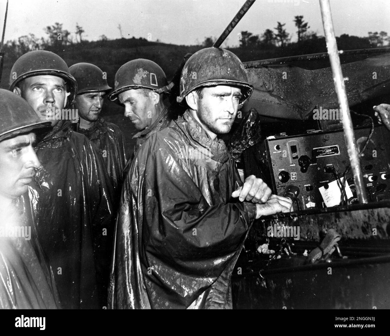 Fighting men of the U.S. Army's 77th Infantry Division on Ryukyu Island ...