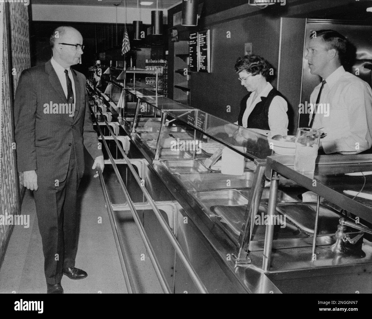 Segregationist restaurant owner Lester Maddox chats with employees ...