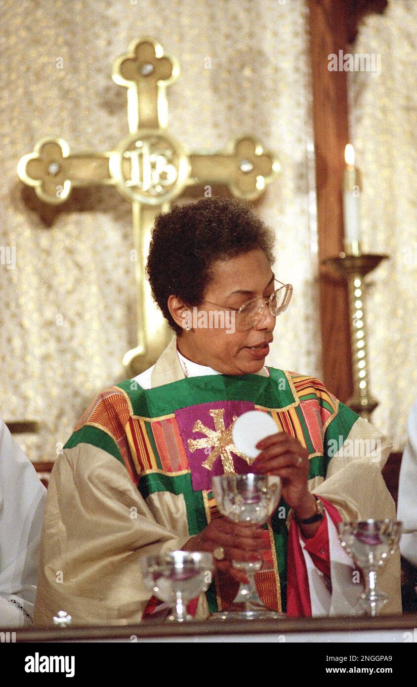 Bishop Barbara Harris performs the ceremony of the Eucharist publicly ...