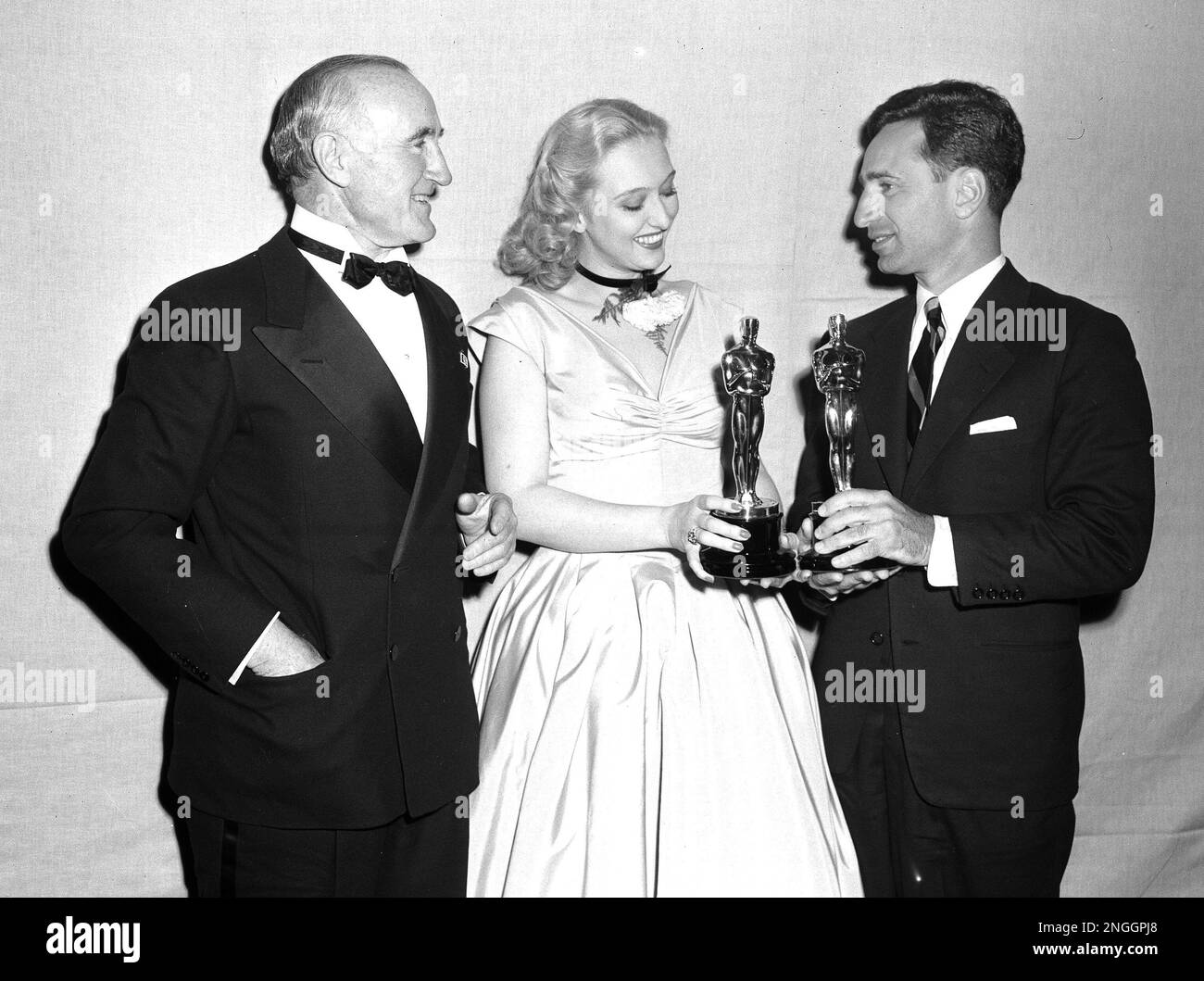 Celeste Holm, center, and George Seaton, right, hold their Oscar ...