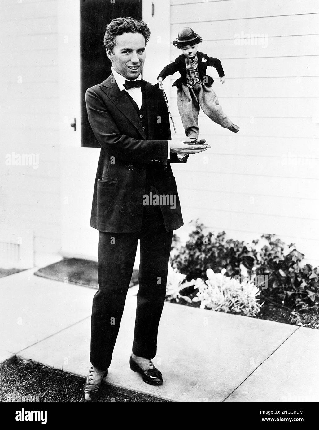 Charlie Chaplin holds a puppet doll of the Tramp in Hollywood, Ca., in ... Charlie Chaplin holds a puppet doll of the Tramp in Hollywood, Ca., in ...