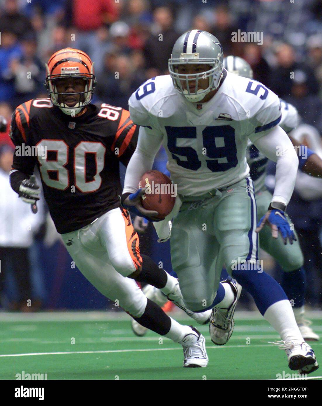 ** FILE ** Dallas Cowboys linebacker Dat Nguyen (59) returns the ball ...