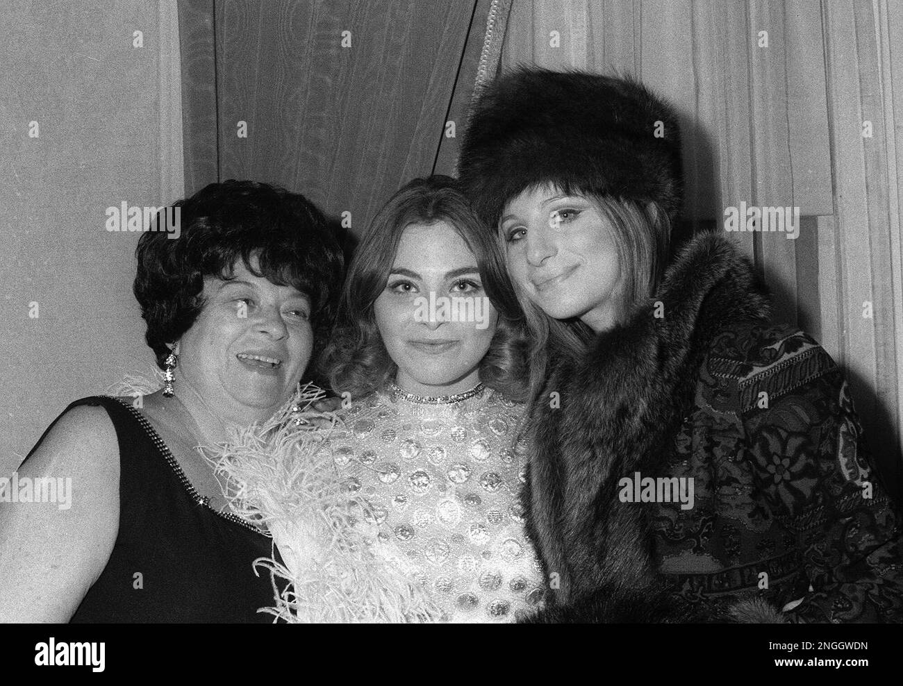 Diana Streisand Kind, left, is seen with her daughters Roslyn Kind ...