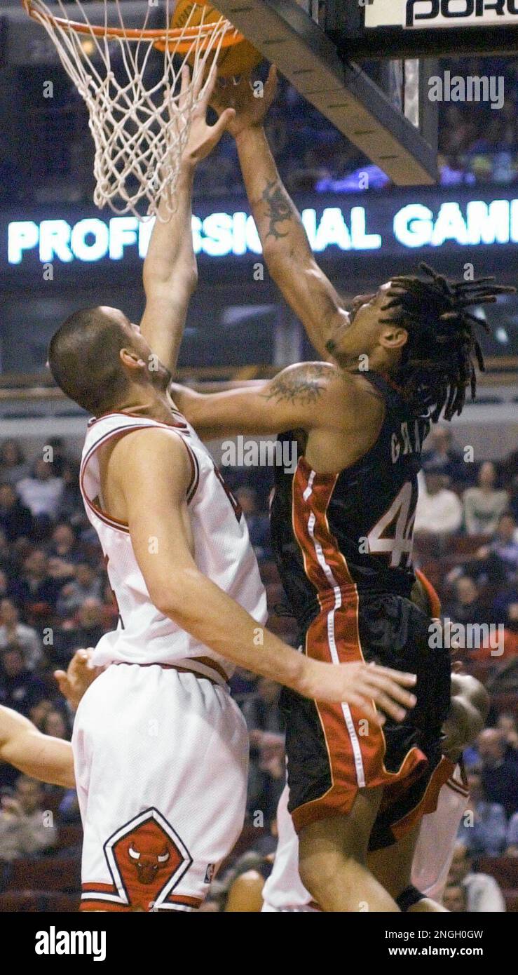 Miami Heat's Brian Grant, right, goes to the basket over Chicago Bulls ...