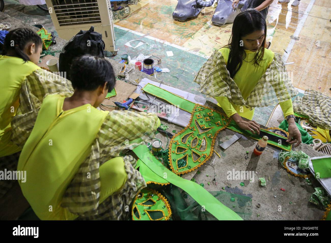 Manila, Philippines. 18th Feb, 2023. Performers make final improvements ...