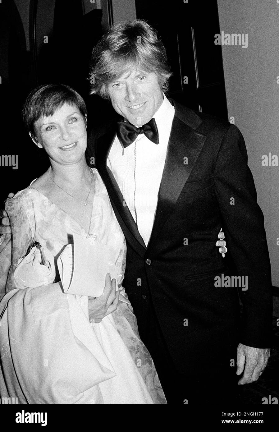 Actor Robert Redford and actress Joanne Woodward pose at the Consumer ...