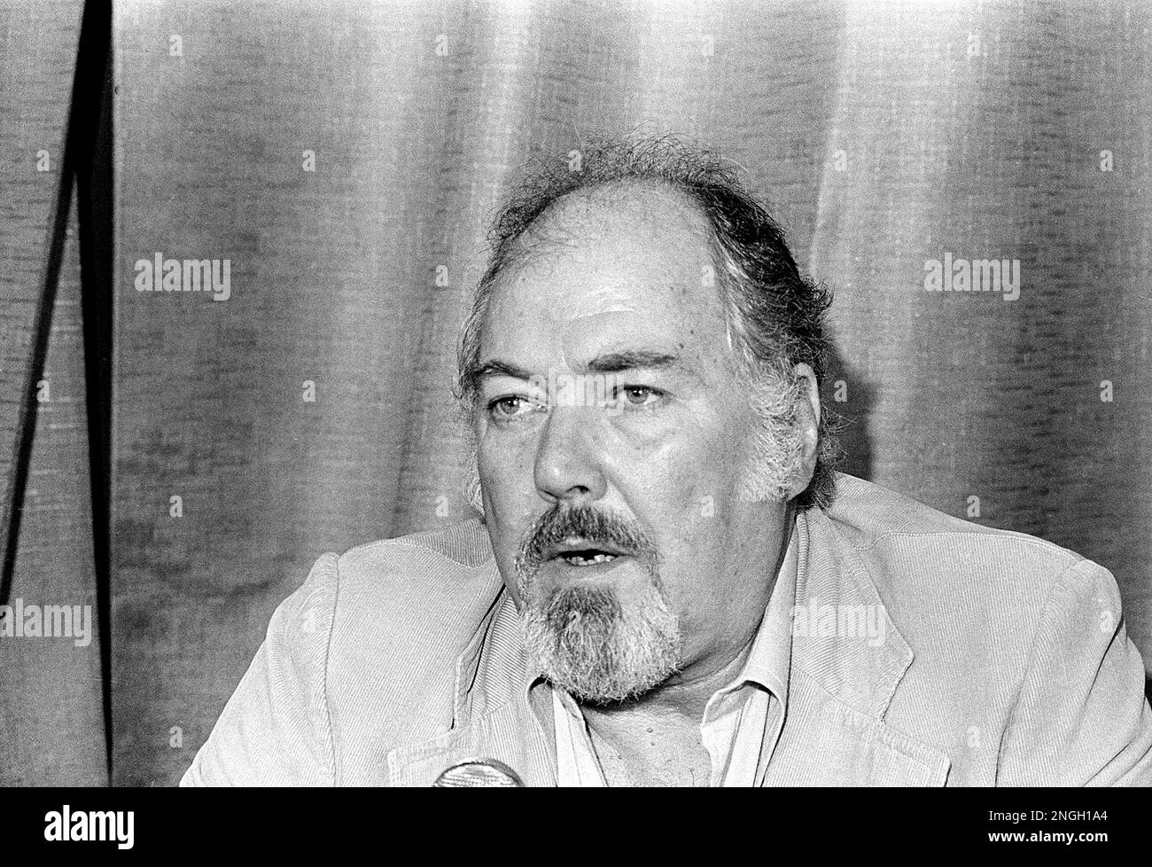 American film director Robert Altman is shown speaking at the Cannes ...