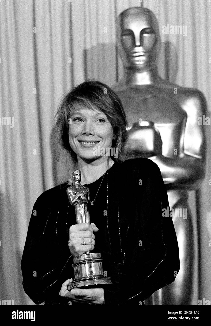 Actress Sissy Spacek poses with her Oscar statuette at the 53rd annual ...