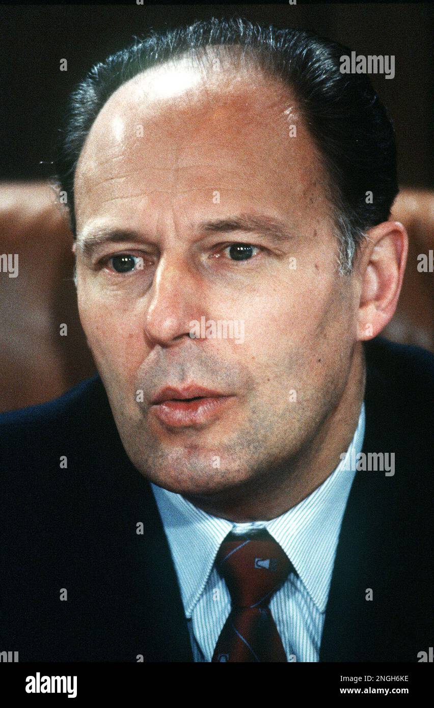 Dr. Juergen Warnke (CSU) Bundesminister fuer Entwicklungshilfe und ...