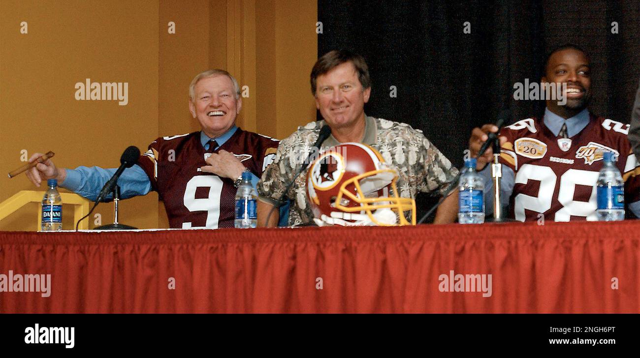 Former Washington Redskins quarterback Sonny Jurgensen, left, coach ...