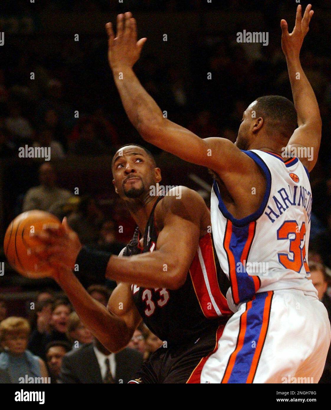 Miami Heat center Alonzo Mourning looks to shoot around New York Knicks ...