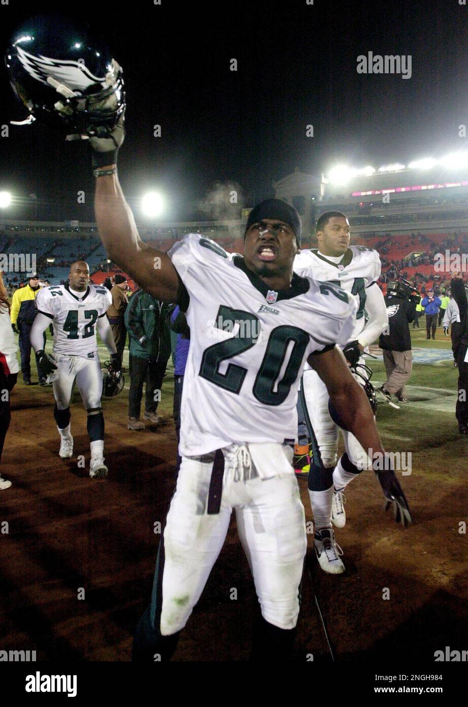 Philadelphis Eagles' Brian Dawkins (20) shakes his helmet after ...