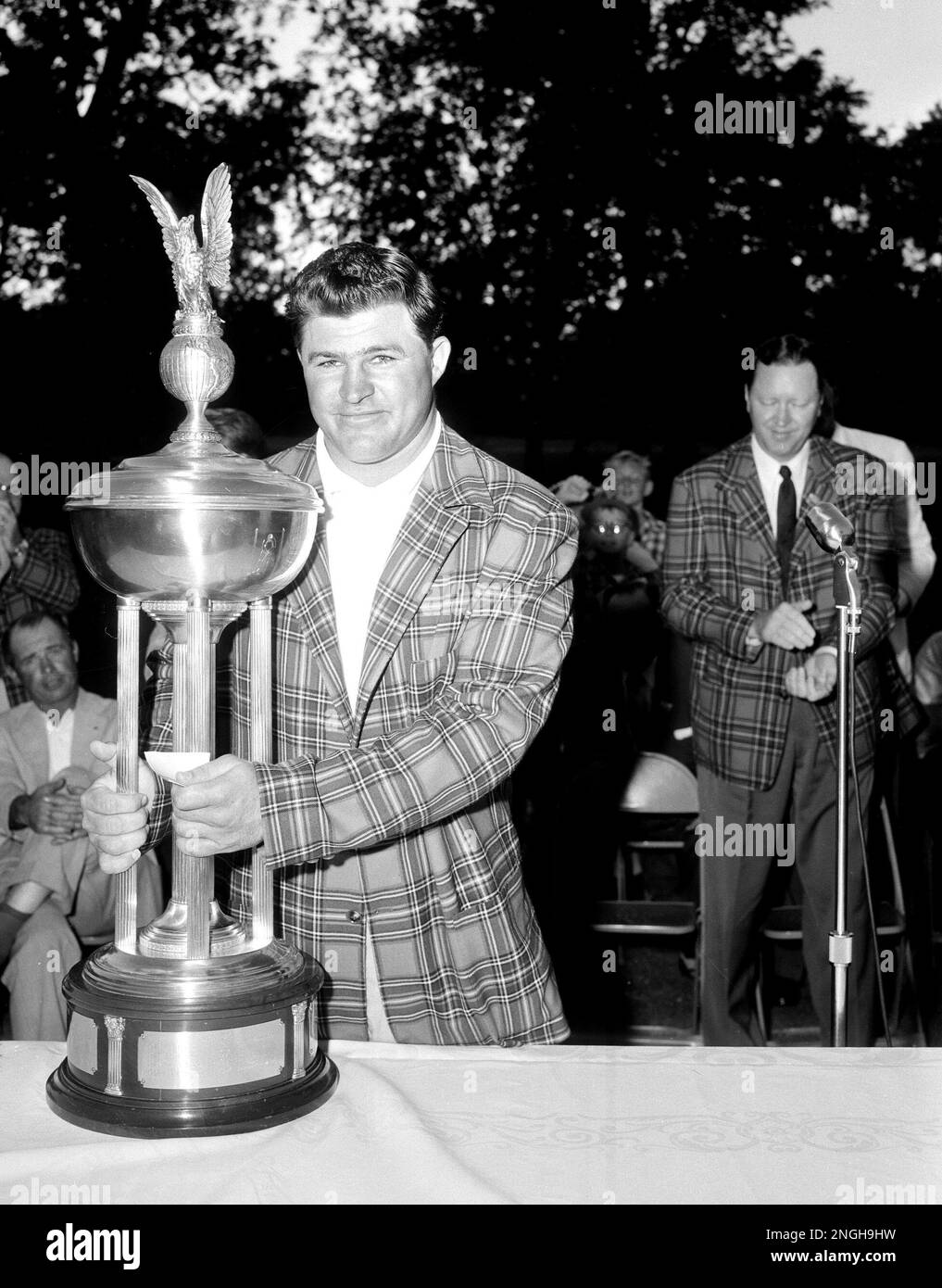 Mike Souchak of Durham, N.C., poses with his trophy after scoring 280 ...