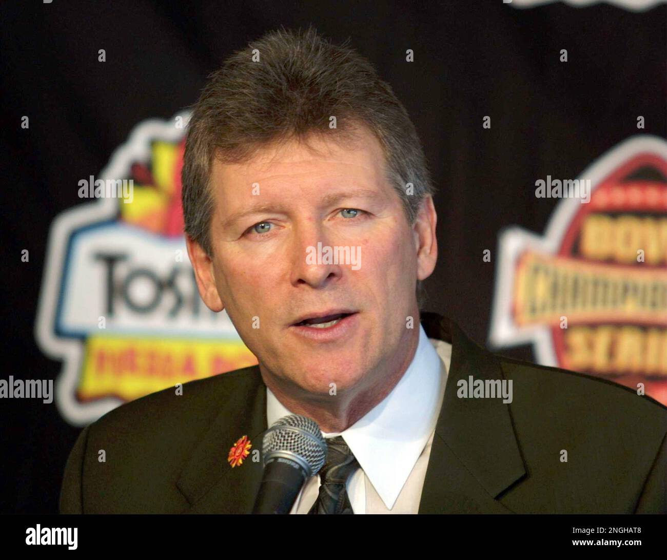 Oregon coach Mike Bellotti addresses the media after he and his team ...