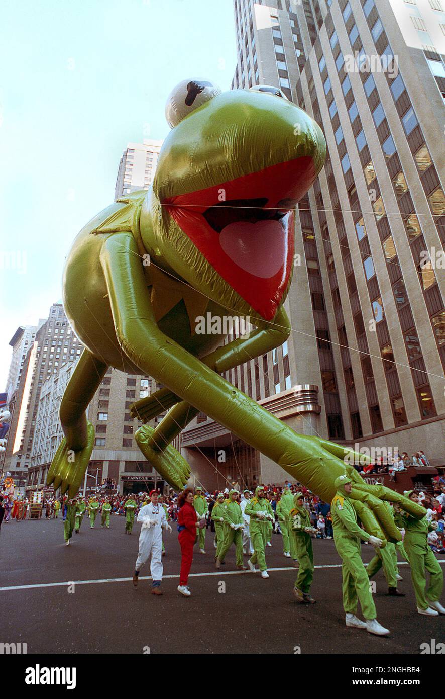 Kermit the Frog floats down Broadway in the 64th annual Macy's ...
