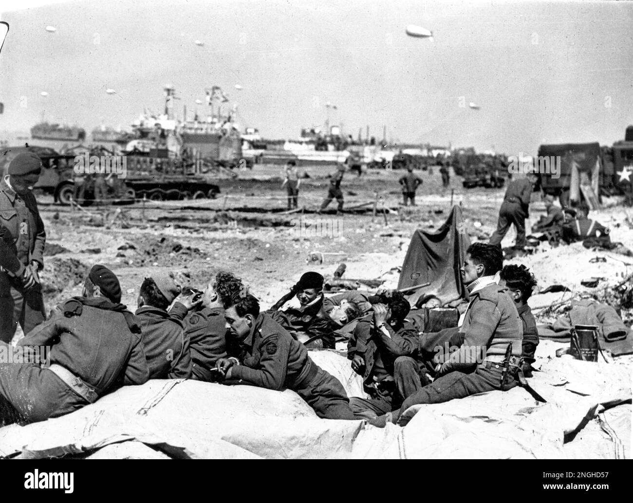 Commandos of the British Army rest on the beach after D-Day at Normandy ...