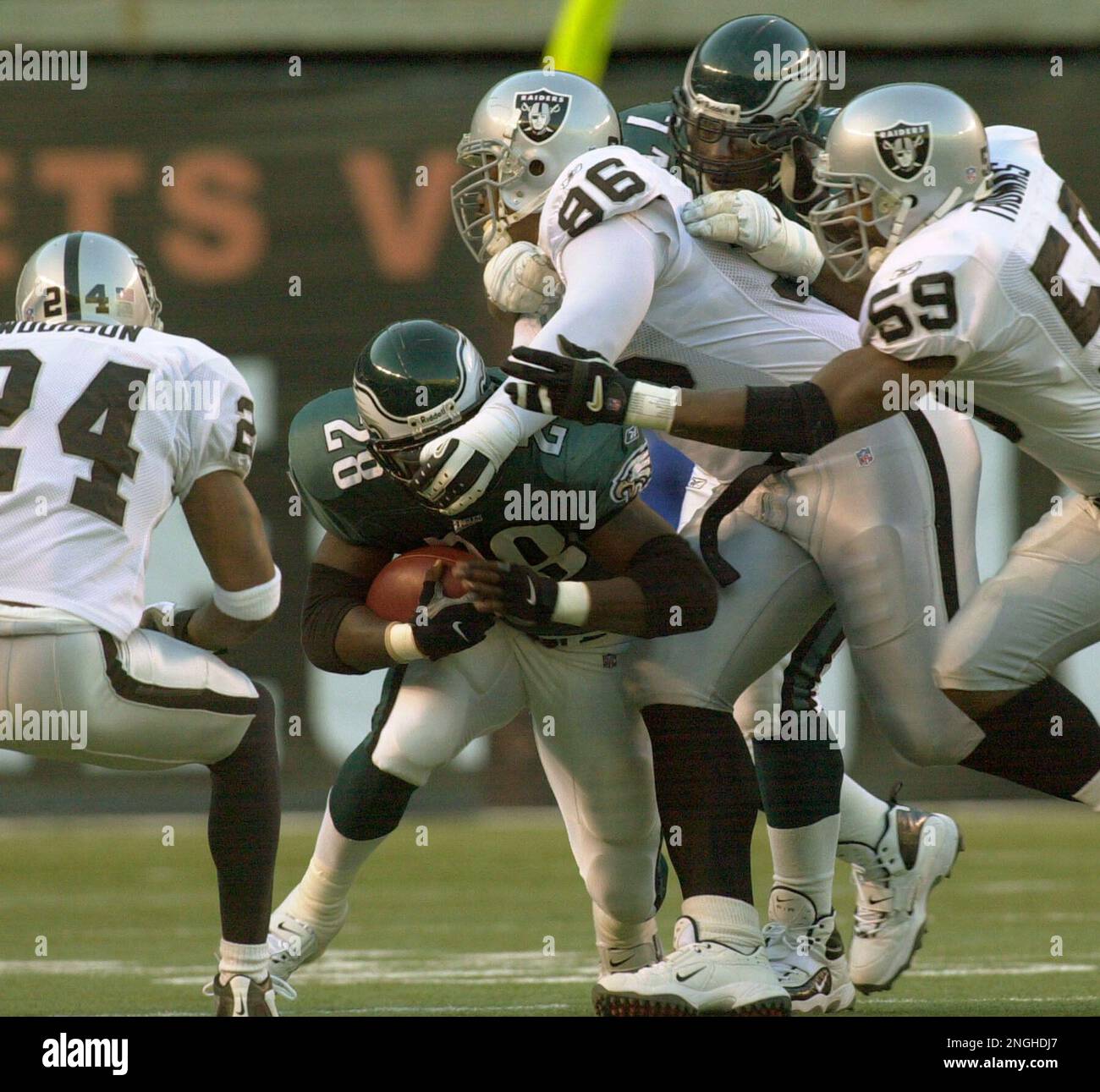 Oakland Raiders' Charles Woodson (24) lines up on Philadelphia Eagles ...