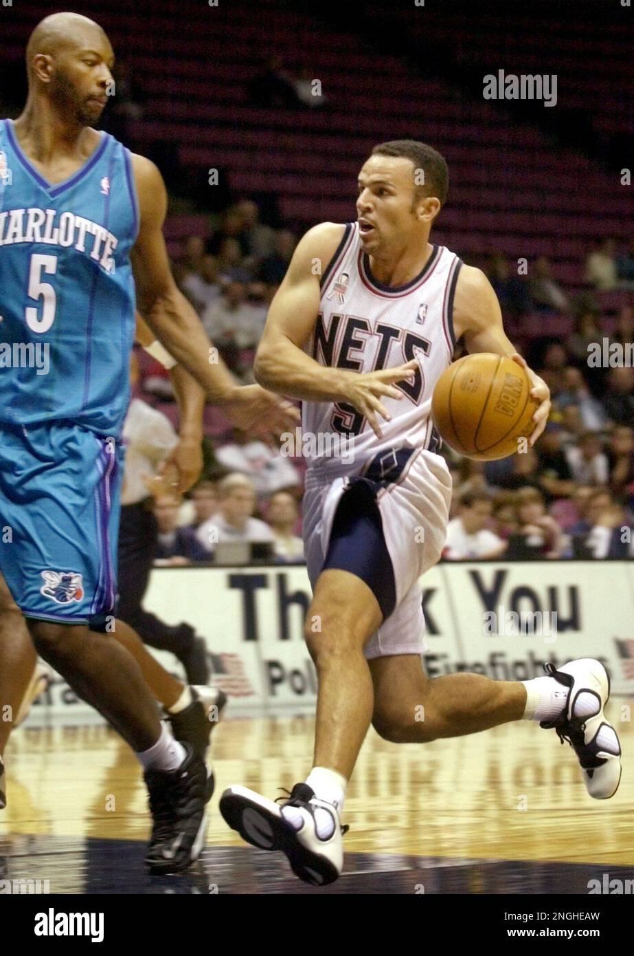 New Jersey Nets' Jason Kidd, right, drives to the hoop around Charlotte ...