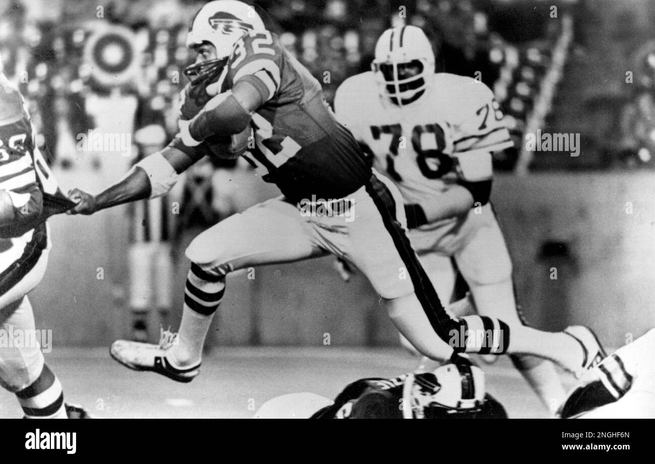 O.J. Simpson (32), running back of the Buffalo Bills, strides over some ...