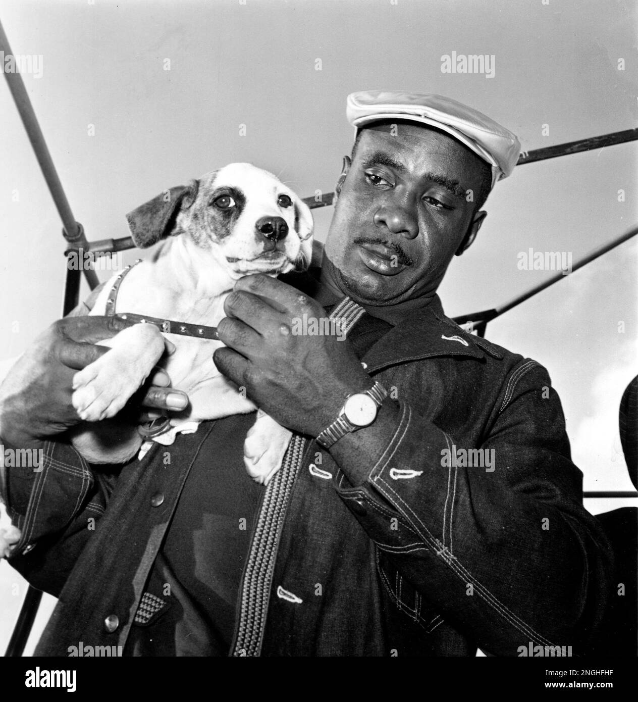 Heavyweight boxer Sonny Liston poses with the training camp dog Trix in ...