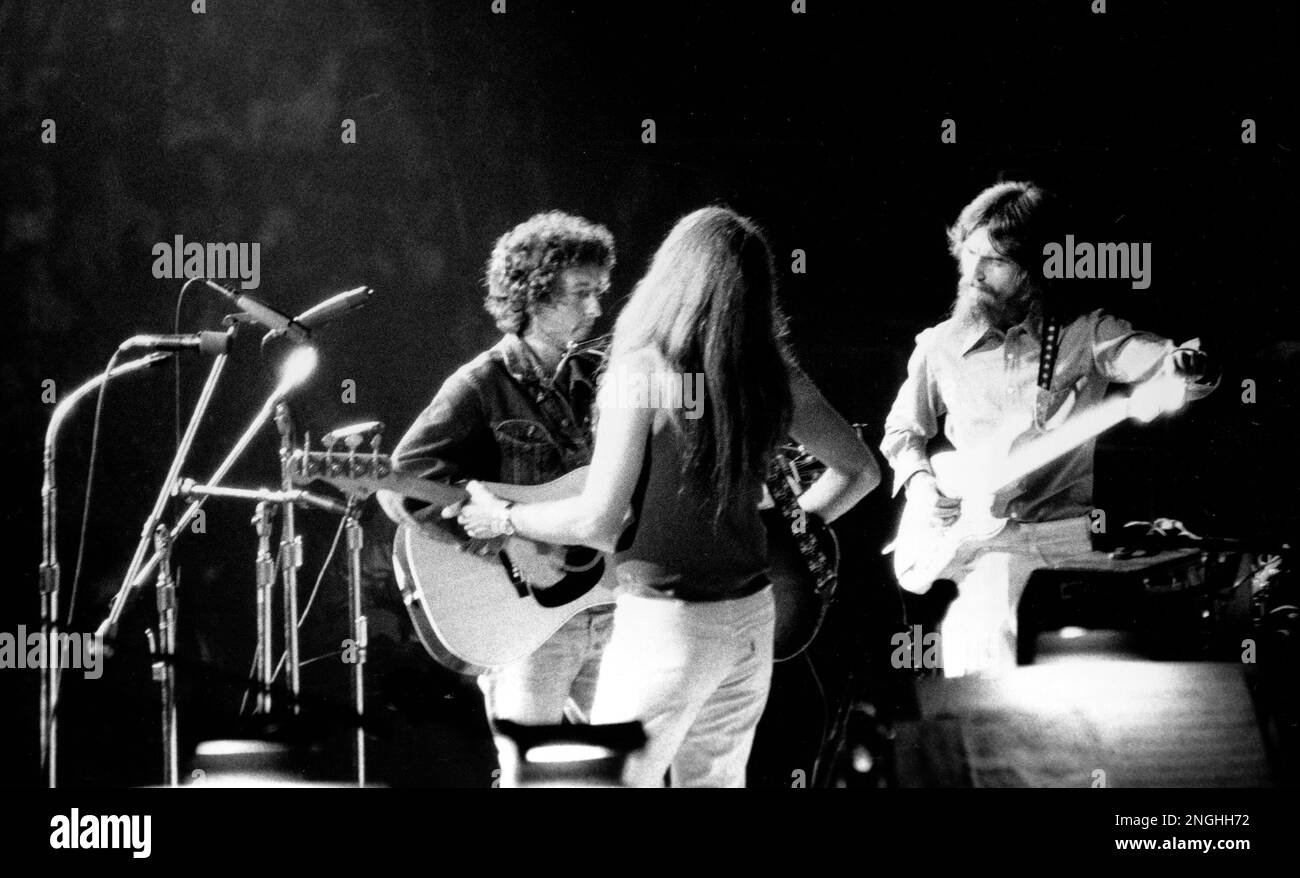 Bob Dylan, left, Leon Russell, back to camera, and George Harrison ...