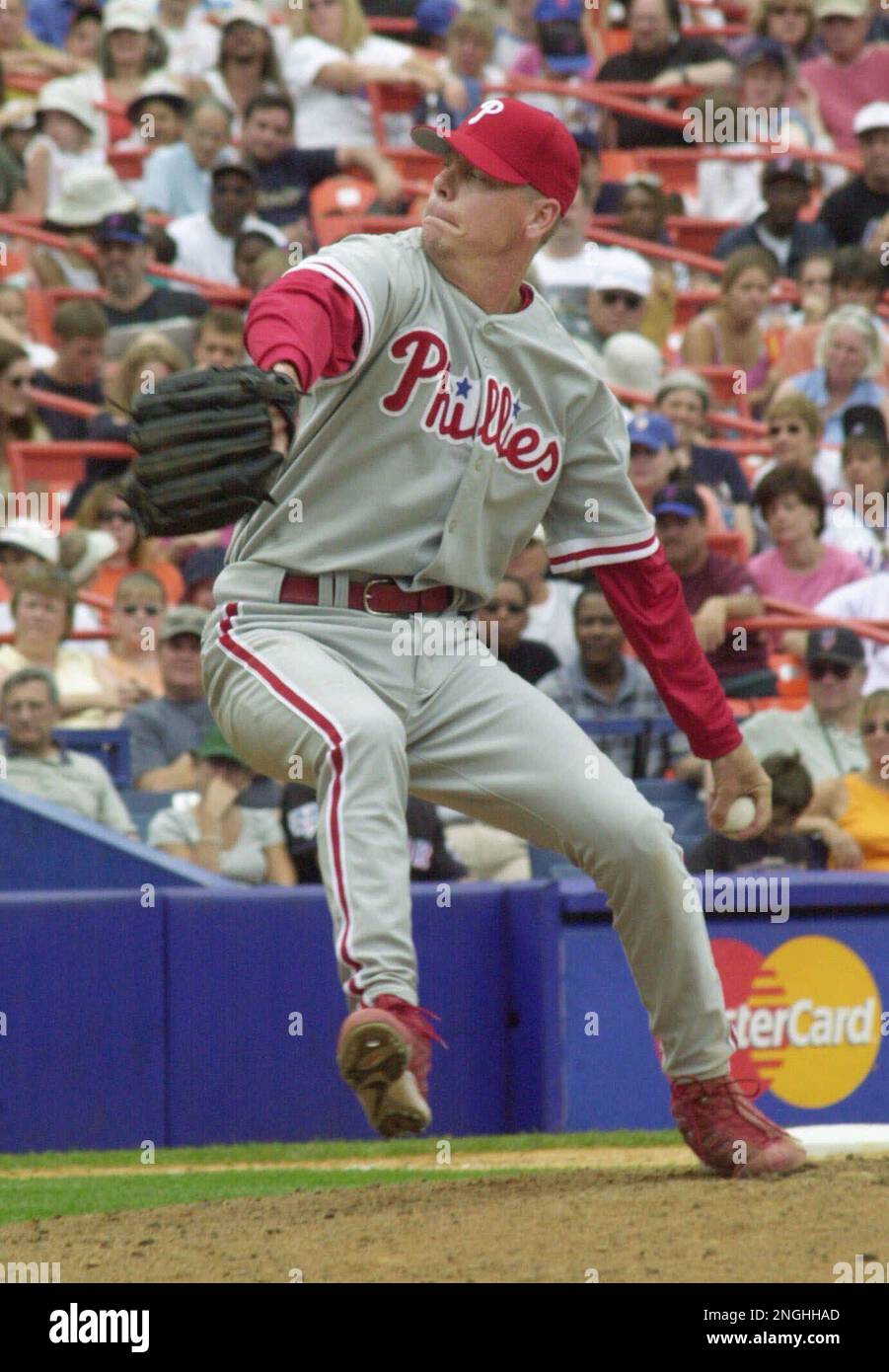 Philadelphia Phillies pitcher Dennis Cook pitches in the seventh inning ...