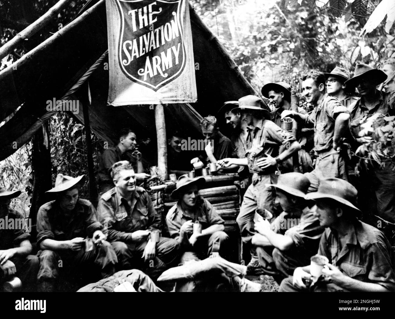 Australian soldiers stop for a cup of cocoa and biscuits at a Salvation ...