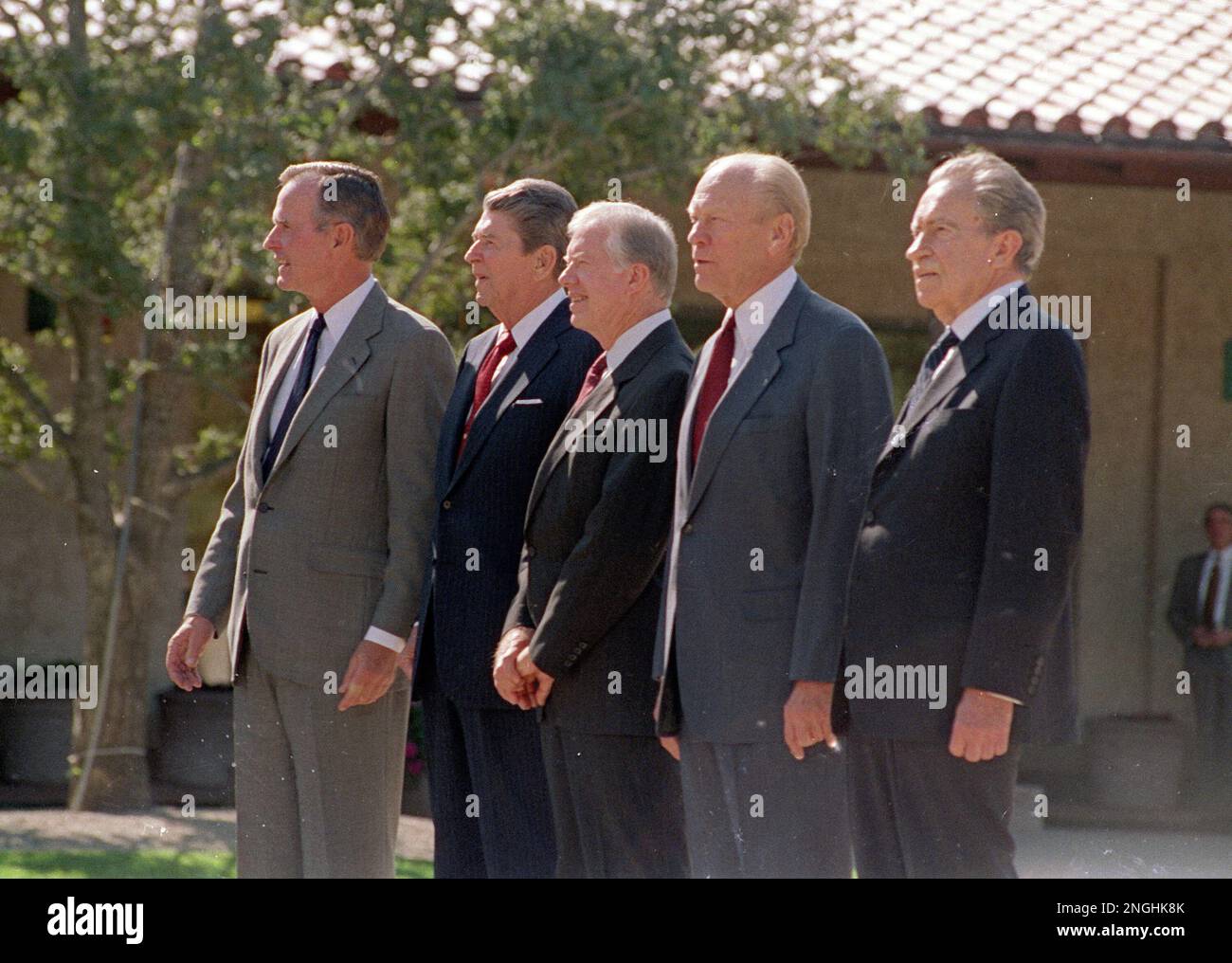 Four former U.S. Presidents and current U.S. President George Bush pose ...