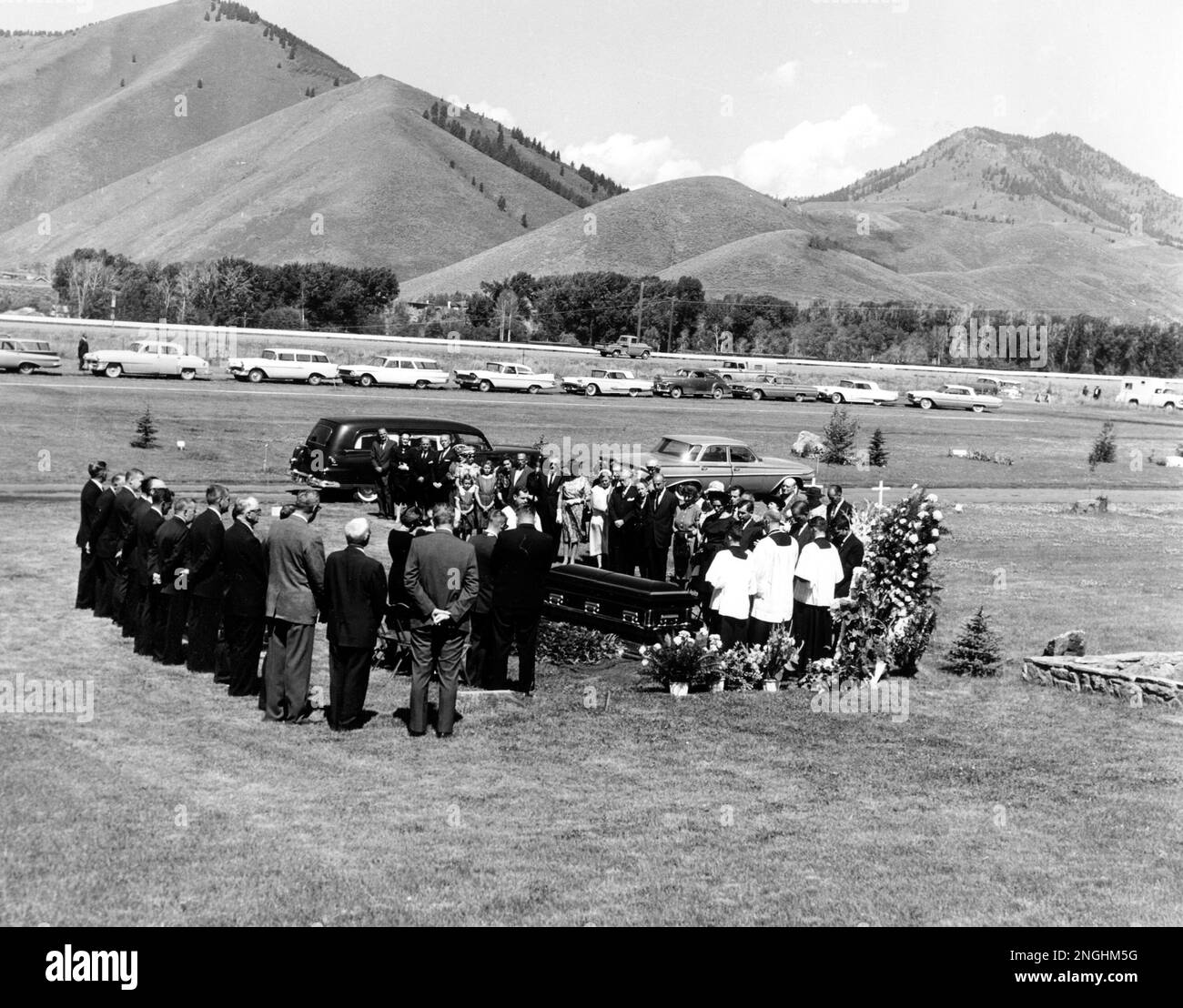 American author Ernest Hemingway is buried with simple Catholic ...