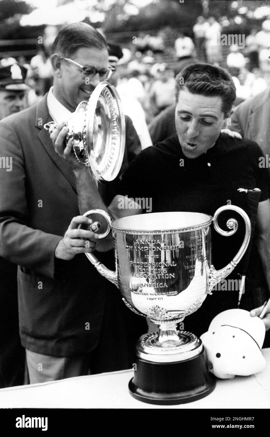 Gary Player lifts the top of the PGA trophy after winning the ...