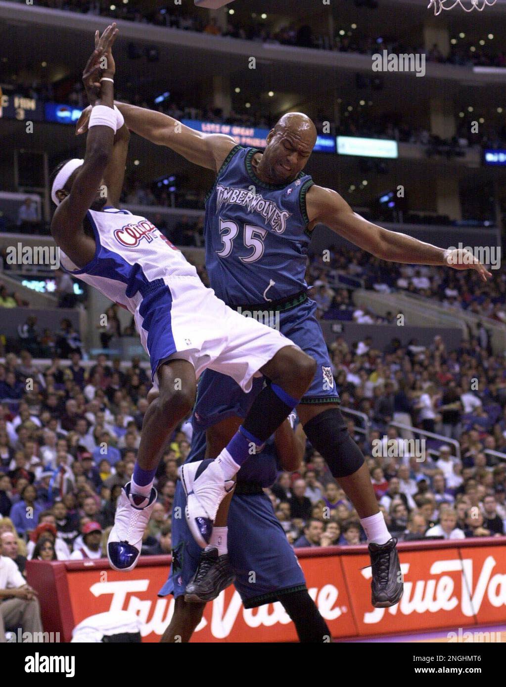 Los Angeles Clippers' Darius Miles, left, is fouled by Minnesota ...