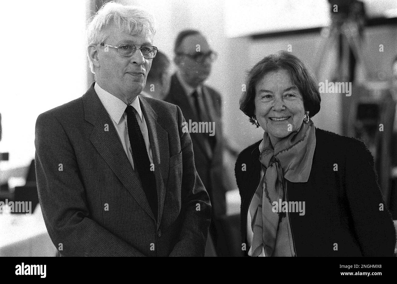 SCHRIFTSTELLERTREFFEN IN OSTBERLIN - Stephan Hermlin, DDR ...