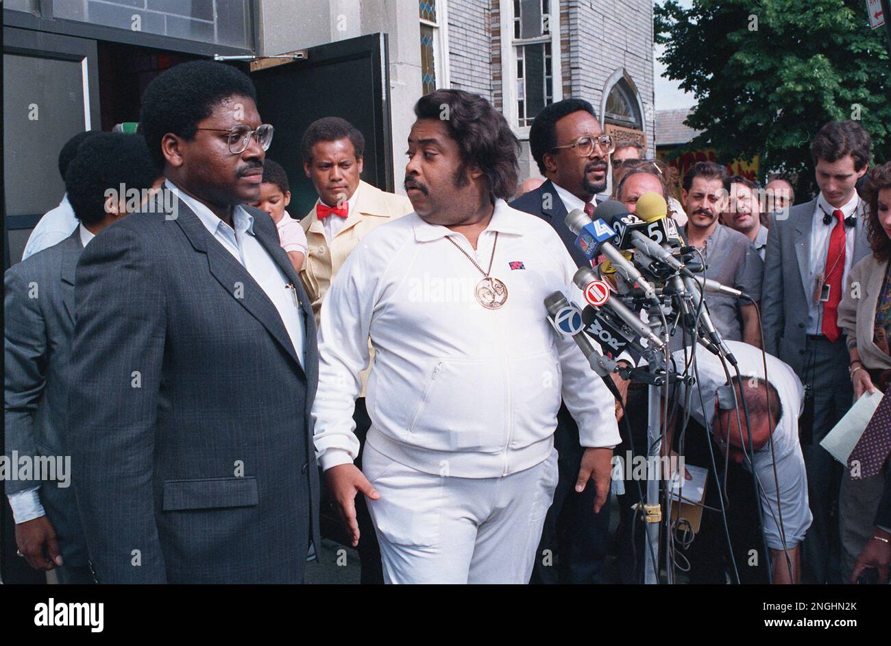 Advisers in the Tawana Brawley case, attorney Alton Maddox, left, the ...