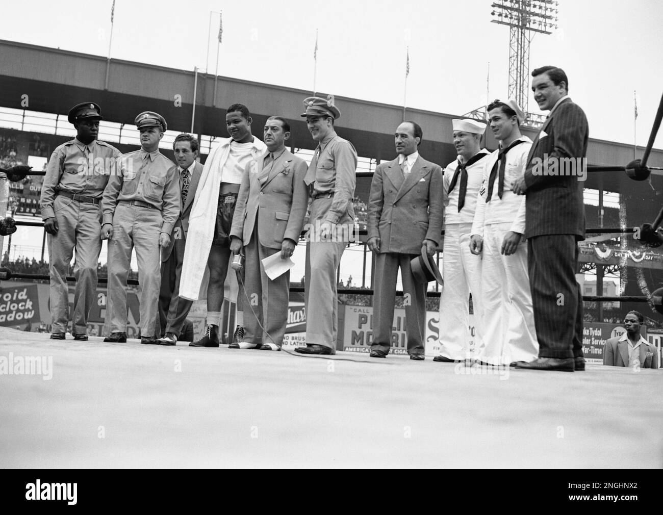 Prominent boxing personalities pose during an all-sports carnival to ...