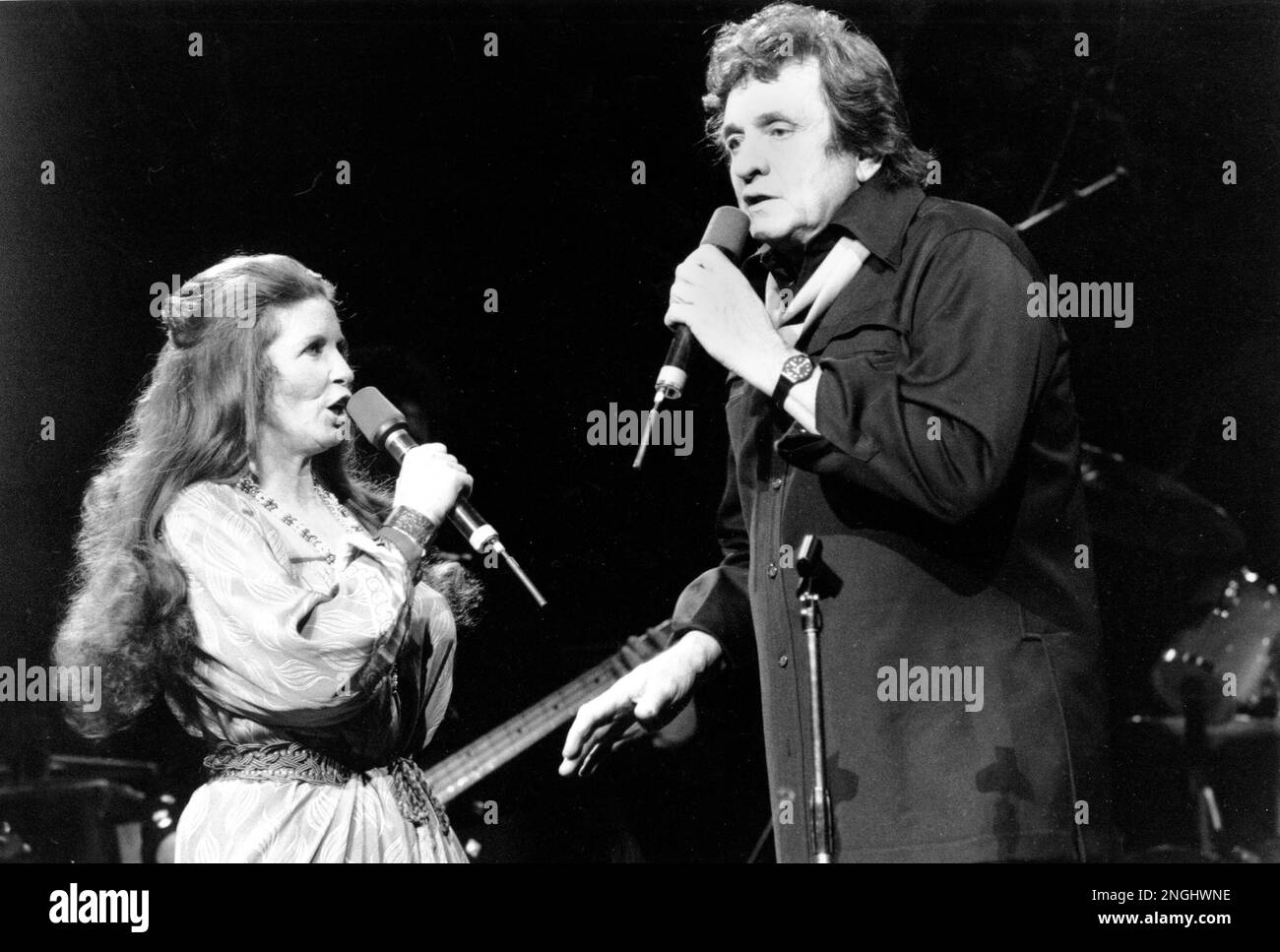 Johnny Cash sings with his wife, June Carter Cash, at Radio City Music ...