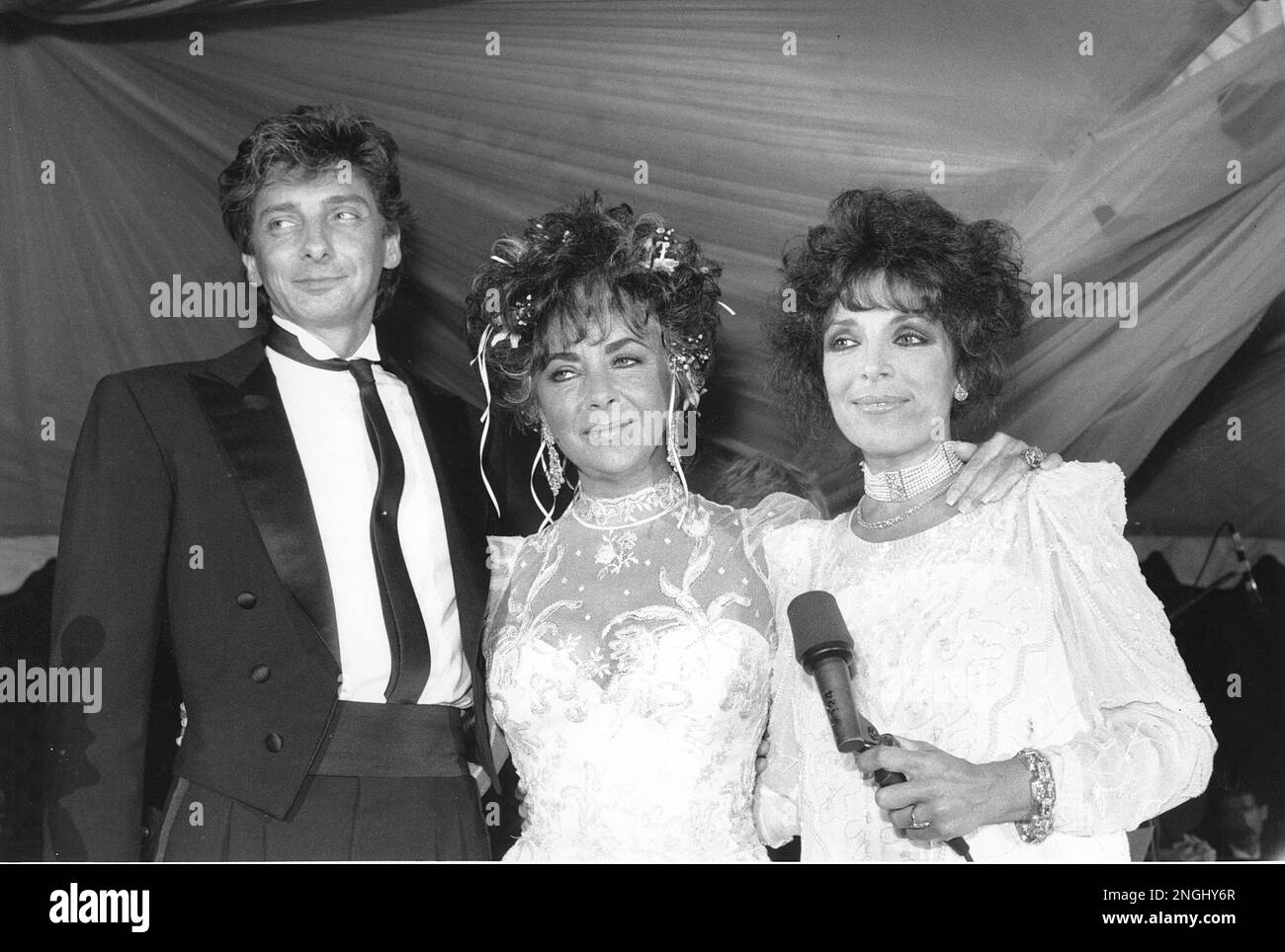 Carol Bayer Sager, right, Elizabeth Taylor, and Barry Manilow attend a ...