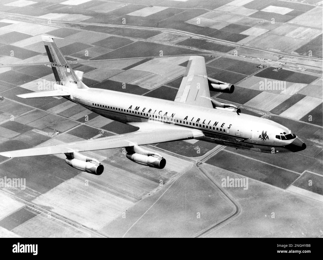This is a 1960 photo of a an American Airlines Boeing 707-102-B in ...