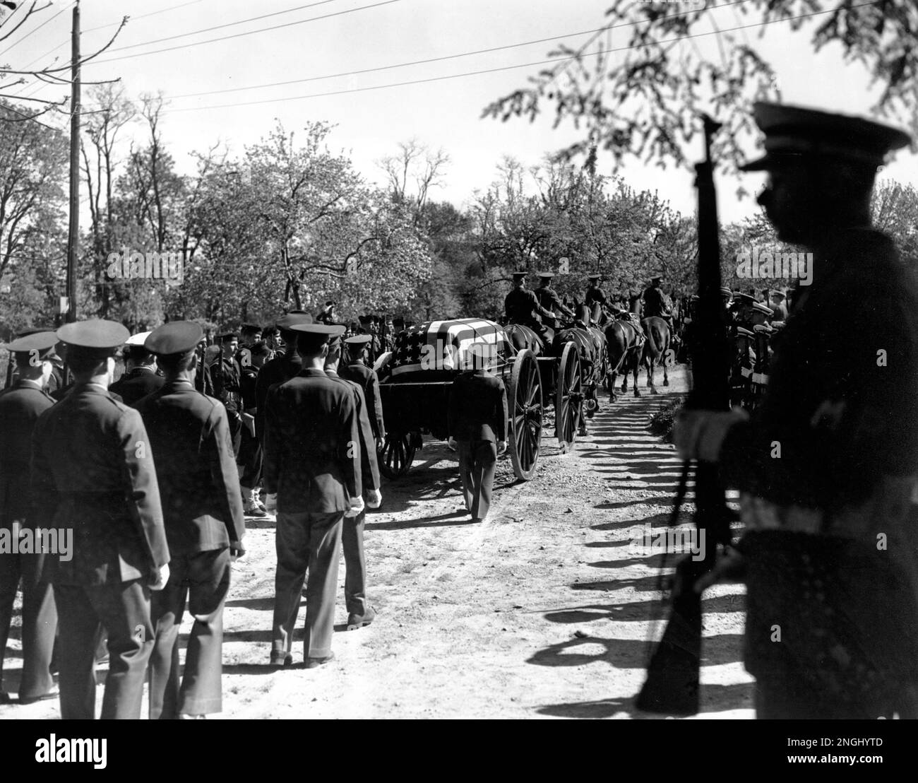 U.S. President Franklin D. Roosevelt's body, in a flag-draped coffin ...